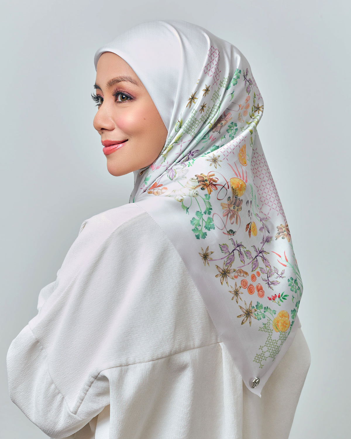 The Entrée Satin Square - Garlic - Mira Filzah